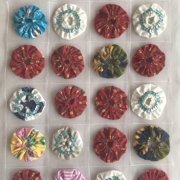 チュールとヨーヨーキルトのカフェカーテン ウォールデコ カフェカーテン 壁飾り カーテン のれん ガーランド カーテン Machikona ...