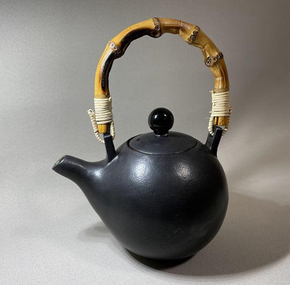 真っ黒な、陶器で作製したまんまる急須です！ ポット・急須 Lunye 通販 13539771｜Creema(クリーマ)