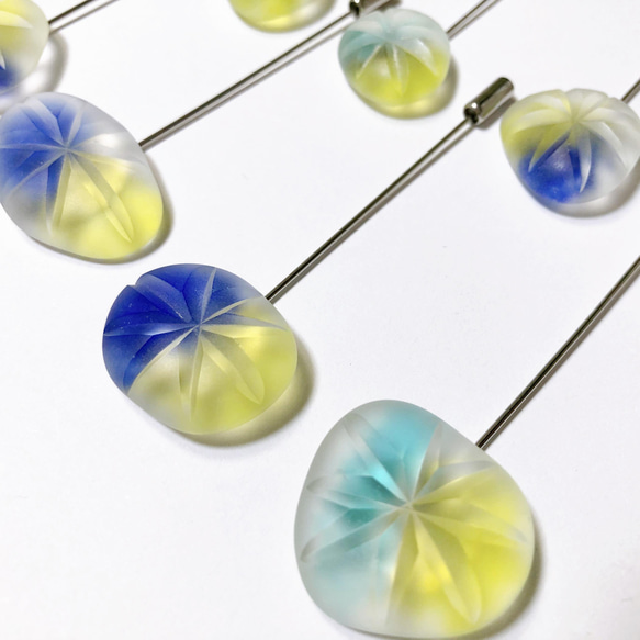 ＊ウクライナへ寄付＊チャリティー＊ガラスブローチ ブローチ 小さなガラス工房Story 通販 13548436｜Creema(クリーマ)