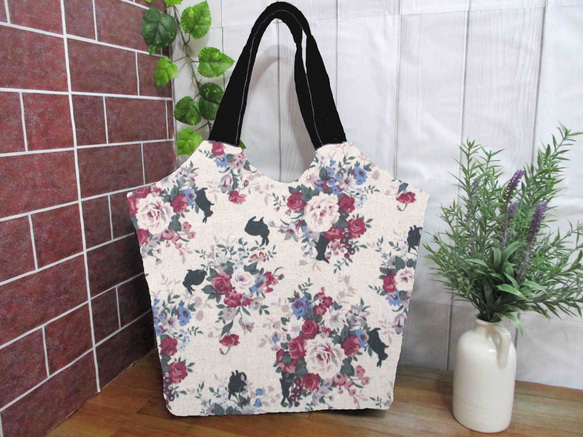 綿麻キャンバス うさぎと花柄 生成地xピンクとブルー系花 他（2169-14）写真の バッグはキット商品では有りません 生地 ...