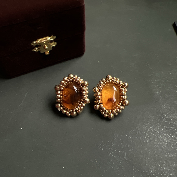べっ甲とゴールドビーズ刺繍のピアス＆イヤリング ピアス（スタッド・一粒） Adele. 通販 13557498｜Creema(クリーマ)