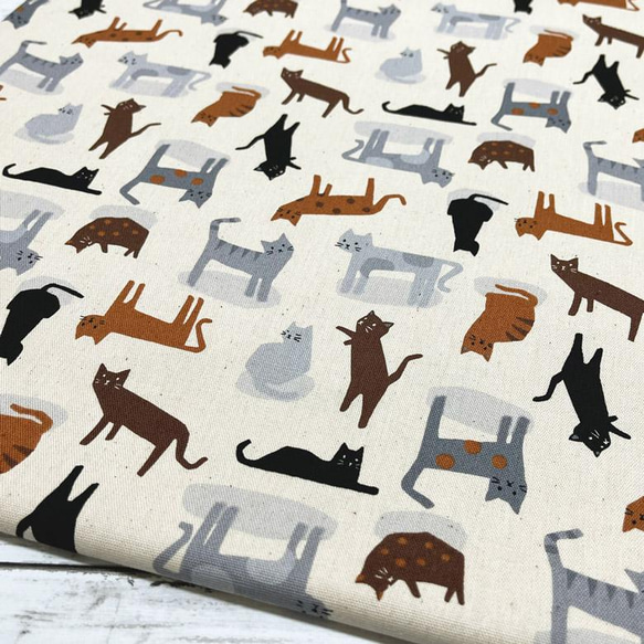 110×50 猫柄 生地 布 おすましねこさん 綿オックス キナリ コットン100% 50cm単位販売 商用利用可 生地 生地・布地の専門店 ...