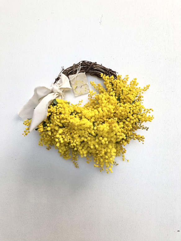 もこもこ華やか 黄色ミモザハーフムーンリース ドライフラワー flower りのん 通販 13577536｜Creema(クリーマ)