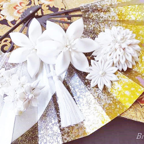 ⚜ 正絹髪飾り ユリと白桜 つまみ細工 / 箱付【白系】婚礼/花嫁 ⚜ 正絹髪飾り ユリと白桜 つまみ細工 / 箱付【白系】婚礼/花嫁