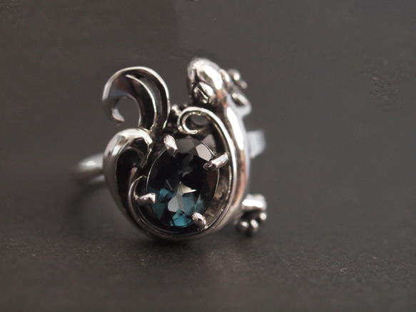 ロンドンブルートパーズと蜥蜴のリング 指輪・リング SSCROWS 通販 13595808｜Creema(クリーマ)