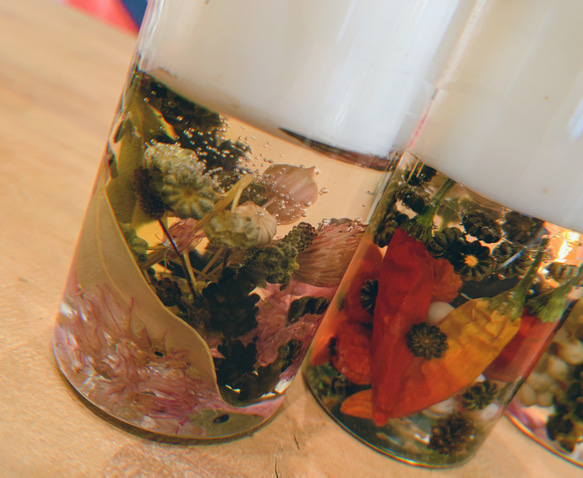 《ヨウシュヤマゴボウとチャイブの花のキャンドル》秋の夜長にミツロウ&ソイワックスのキャンドル キャンドル・キャンドルホルダー ...