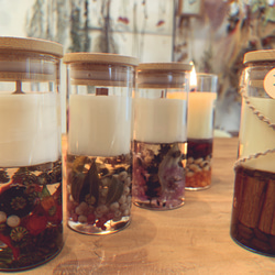 《ヨウシュヤマゴボウとチャイブの花のキャンドル》秋の夜長にミツロウ&ソイワックスのキャンドル キャンドル・キャンドルホルダー ...