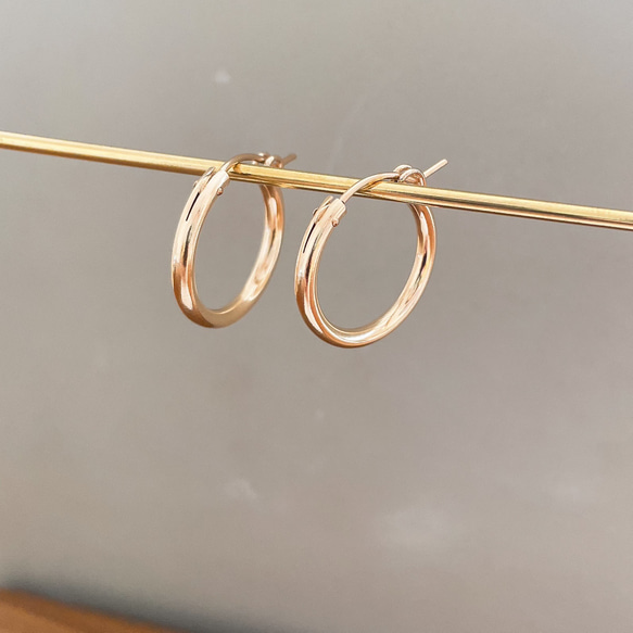 14kgf 18mmのシンプルフープピアス ピアス（フープ） Who+ 通販｜Creema(クリーマ) 13726848