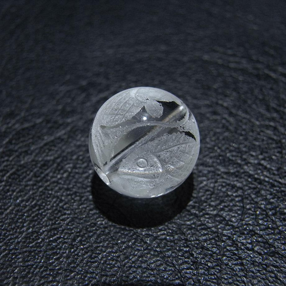 [beads222] 手彫りビーズ・水晶（鯉2匹）12mm 1個 天然石 SWING-HEART 通販 13779834｜Creema(クリーマ)