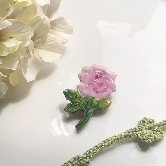 ピンクのバラのブローチ ブローチ Atelier mieux 通販 13789372｜Creema(クリーマ)