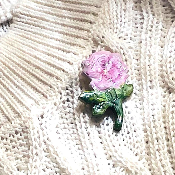 ピンクのバラのブローチ ブローチ Atelier mieux 通販 13789372｜Creema(クリーマ)