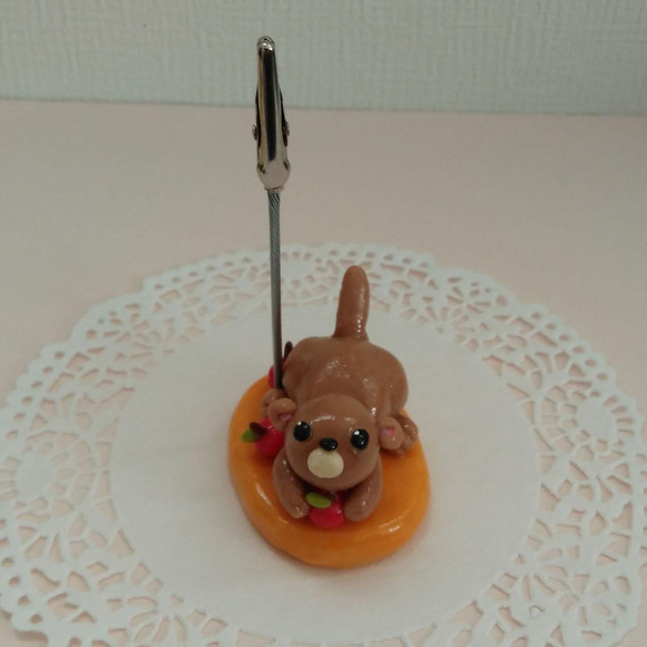 樹脂粘土 かわうそのメモスタンド その他雑貨 粘土工房まる 通販 13803189｜Creema(クリーマ)