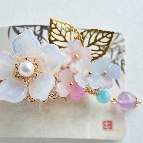 紫陽花とチェコガラス のお花のバレッタ アジサイ あじさい ヘア 紫陽花とチェコガラス のお花のバレッタ アジサイ あじさい ヘア