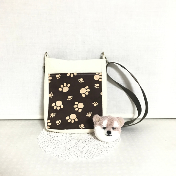 足跡がかわいいポシェット（サコッシュ） ポシェット YOKYONAYU 通販｜Creema(クリーマ) 13963810