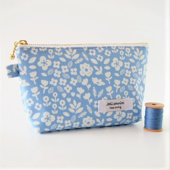 ＊防水コットン 軽い マチ付きファスナーポーチ＊グッドウィンディデイ 北欧風 花 さわやか水色 16㎝ファスナ－ ポーチ merry ...