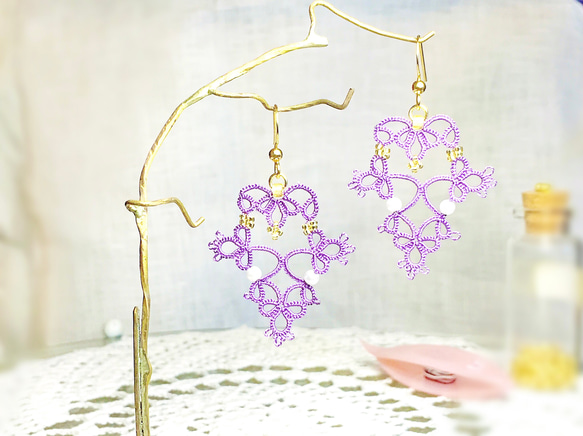《tatting》絹糸レース『shamrock(シャムロック)』ピアス/イヤリング 薄紫 ピアス（フック・チェーン） φ《pHi ...