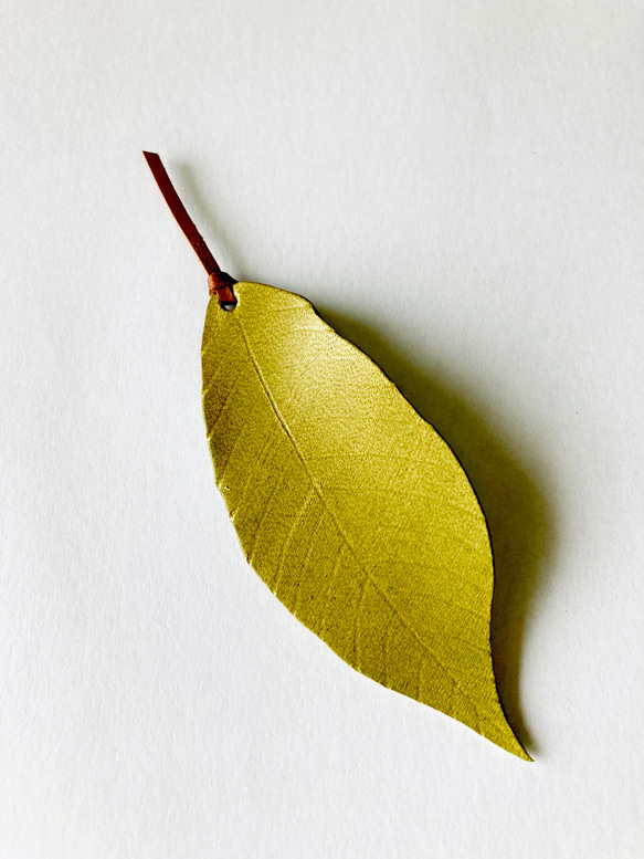 枝垂れ桜の葉のブックマーカー しおり・ブックマーク LADY BIRD 通販 14010532｜Creema(クリーマ)