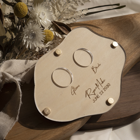 記念日とお名前を刻印したオリジナルリングピロー／rps02 リングピロー Bellwedy 通販 14012118｜Creema(クリーマ)