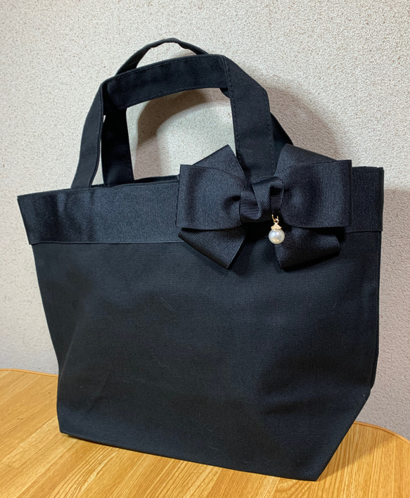 感謝セール リボンバッグ ブラックリボン パールチャーム付き トートバッグ sho-j 通販 14084051｜Creema(クリーマ)
