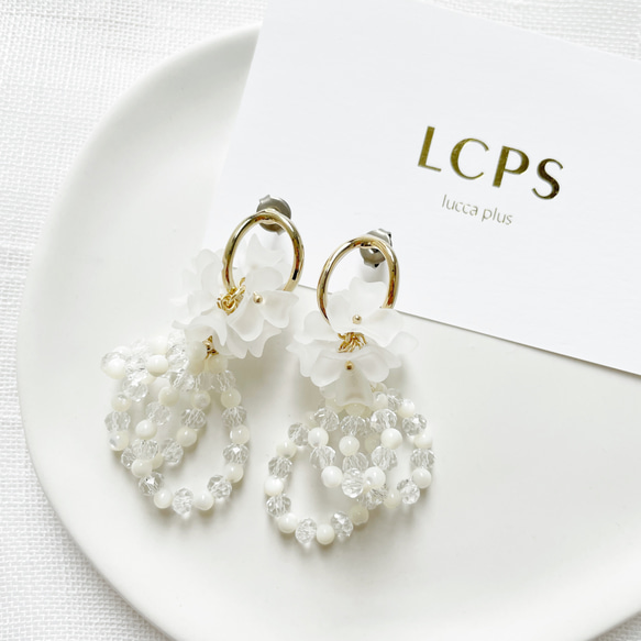 luccaplus* ビジューシャワー×フラワー/チタンピアス/イヤリング ブライダルにも♡ ピアス（スタッド・一粒） luccaplus 通販 14085775｜Creema(クリーマ)