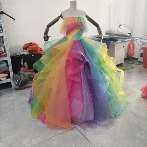 輝きな光彩を放つ レインボー カラードレス ラッフルフリル 挙式 輝きな光彩を放つ レインボー カラードレス ラッフルフリル 挙式