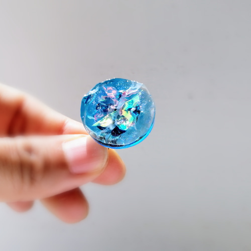 オーロラ紫陽花の水面ポニーフック / レジン / ブルー / 海 オーロラ紫陽花の水面ポニーフック / レジン / ブルー / 海