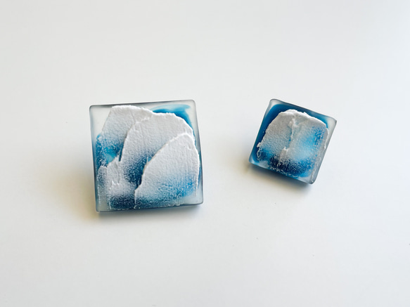 wall pierce【Blue】期間限定カラー ピアス（スタッド・一粒） tocohana-トコハナ- 通販｜Creema(クリーマ)