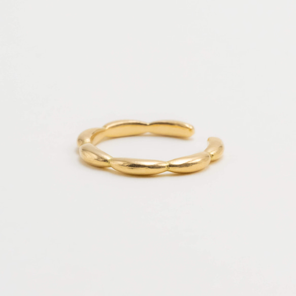 Ripple Ear Cuff Single Gold イヤーカフ lily&co 通販 14242631｜Creema(クリーマ)