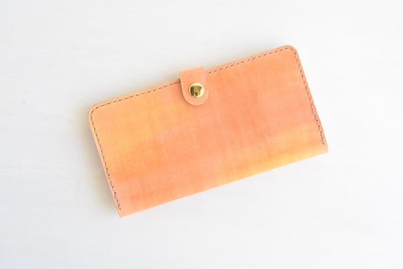 革の手染め財布 「みかん No.104（二つ折りの長財布）」 長財布 Zakka Bakka 通販 1445628｜Creema(クリーマ)