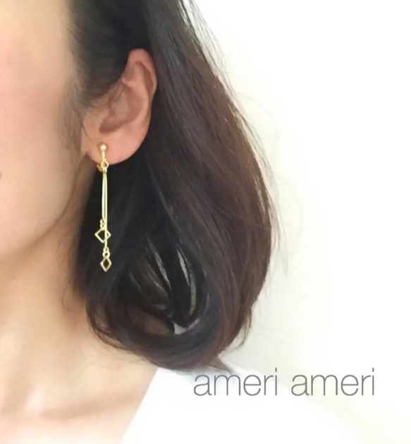 送料無料 ゆらゆら揺れるゴールドスクエピアス ピアス（スタッド・一粒） ameri ameri 通販 14490610｜Creema(クリーマ)