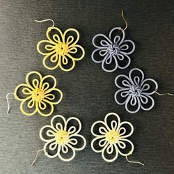 【受注生産品】大きなお花の揺れるピアス＊鼠灰色 ピアス（フック・チェーン） ひだまり工房 通販 14504171｜Creema(クリーマ)