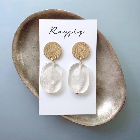 【Raysis Tokyo】コイン型ゴールド×シェル入りクリアビーズのピアス ピアス（スタッド・一粒） Raysis Tokyo 通販 ...