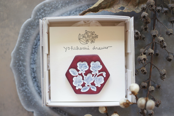 陶土の草花ブローチ : : : 1020（ヘアゴム変更可） ブローチ yofukashi drawer 通販 14533215｜Creema ...