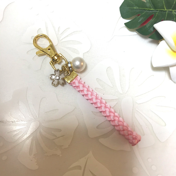 ビジュー付き桜チャーム ハワイアンリボンレイ キーホルダー パールビーズ付き ピンク 桃 フラワー 花チャーム キーホルダー ekomomai ...