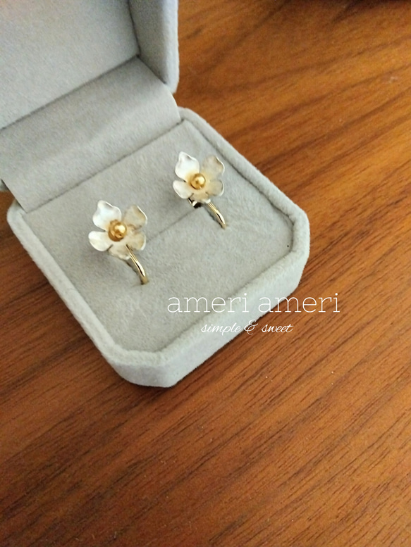 送料無料☆白銀フラワーピアス ピアス（スタッド・一粒） ameri ameri 通販 14536618｜Creema(クリーマ)