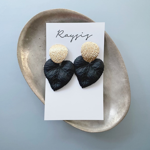 【Raysis Tokyo】ゴールドラウンド×葉っぱチャームピアス ピアス（スタッド・一粒） Raysis Tokyo 通販 14537411 ...