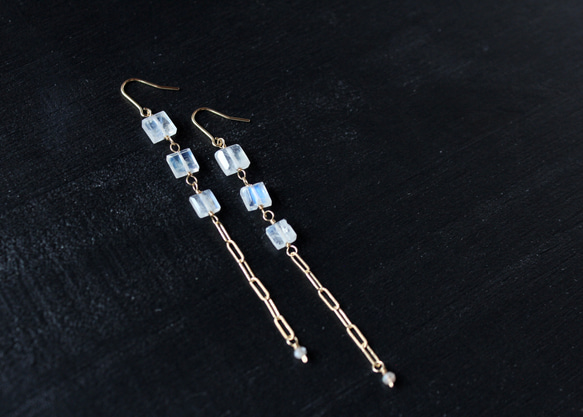 ブルームーンストーンのチェーンピアス14kgf ピアス（フック・チェーン） プリムベール 通販｜Creema(クリーマ) 14567643