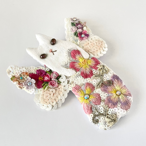 デコレーション chat angel 刺繍ブローチ ブローチ atelier HASU 通販 14571029｜Creema(クリーマ)