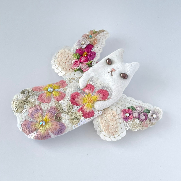 デコレーション chat angel 刺繍ブローチ ブローチ atelier HASU 通販 14571029｜Creema(クリーマ)