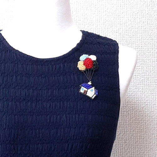 空とぶ家のブローチ *オートクチュールビーズ刺繍 ブローチ 空とぶ家のブローチ *オートクチュールビーズ刺繍 ブローチ