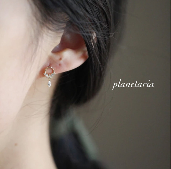 silver925 CZダイヤ揺れるチャームピアス ゴールド 18kgp ピアス（スタッド・一粒） planetaria 通販｜Creema(クリーマ)