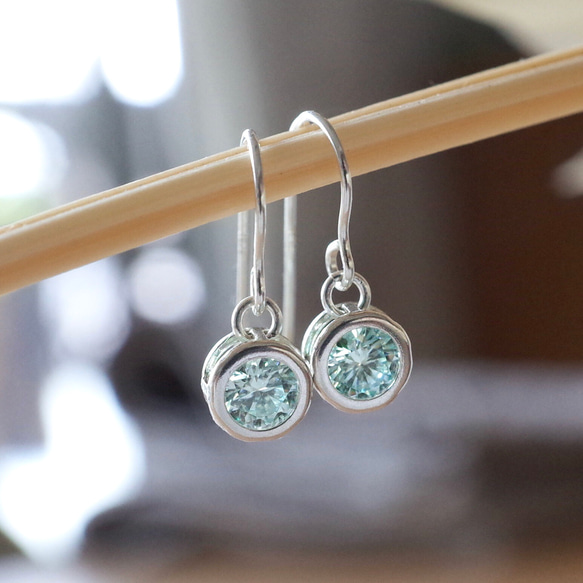 【選べるピアスタイプ】モアサナイトAAAのベゼルピアス(sv925) ピアス（フック・チェーン） attar coco 通販 14618398｜Creema(クリーマ)