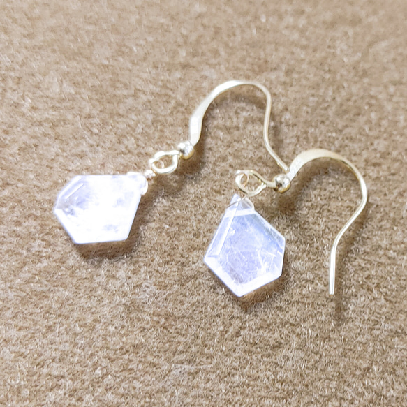 117＊14KGF＊レインボームーンストーンAA++のピアス ピアス（フック・チェーン） チャームのみ応相談～瑞聡1112工房 通販 14625431｜Creema(クリーマ)