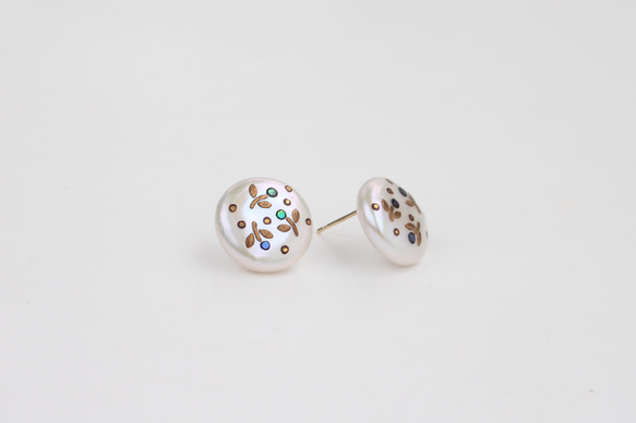 makie pearl nuts pattern earrings ピアス（スタッド・一粒） moeu 通販 14645464｜Creema ...