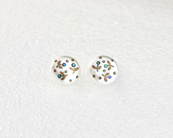 makie pearl nuts pattern earrings ピアス（スタッド・一粒） moeu 通販 14645464｜Creema ...