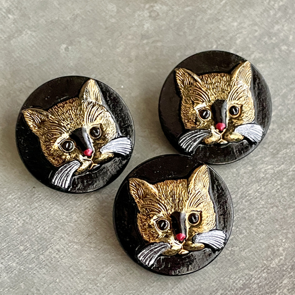 貓玻璃鈕扣（捷克）｜Shirhige金貓x黑色 鈕扣・扣子 LaMaisonduChatNoir 的作品 14665000｜Creema