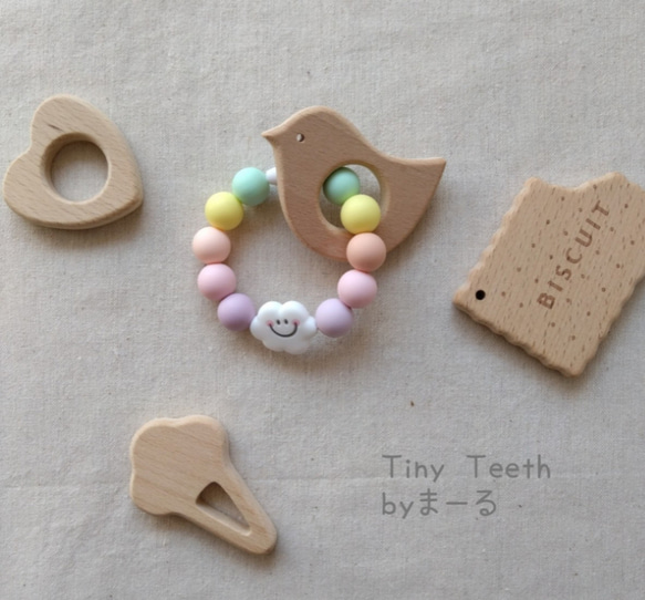 TinyTeeth 抱っこ紐用歯固め 虹色2 取り外し可能 ファーストトイ 出産祝い おもちゃ・人形 まーる 通販 14710765｜Creema(クリーマ)