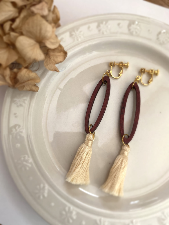 ウッドビーズ×タッセルのイヤリング イヤリング・ノンホールピアス tetote 通販｜Creema(クリーマ) 14713127