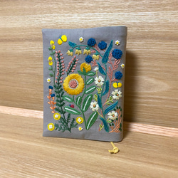 CHRIS様 手刺繍ブックカバー＊クリスマスローズ ブックカバー sorairo 通販｜Creema(クリーマ) 14715510