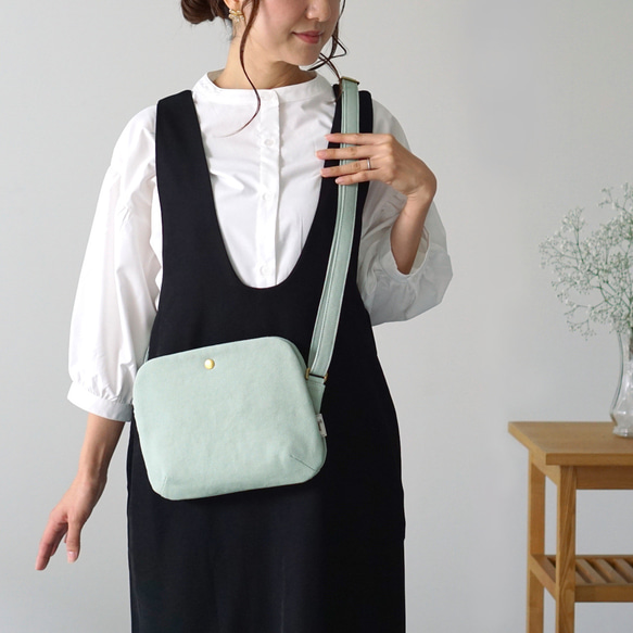 ダック / ペールグリーン 【受注制作】【お財布・スマホショルダー】 Trocco 帆布バッグ サコッシュ Hanp Bag Trocco 通販 14735456｜Creema(クリーマ)